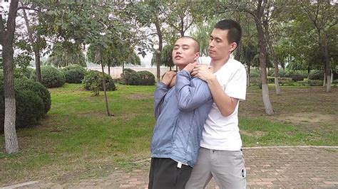 武术教练教你1招防身术，再也不怕坏人背后勒住脖子了 知乎