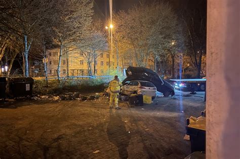 Herford Mercedes Landet Auf Zwei Autos