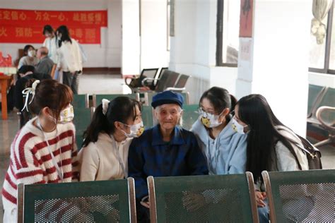 我校组织受助学生开展敬老关爱活动 桂林学院官方网站