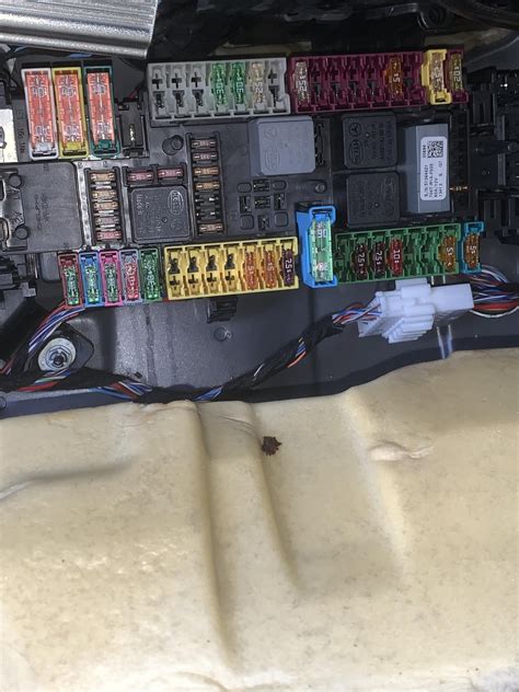 What fuse controls the steering wheel buttons? Mercedes CLA180 2013 : r/MechanicAdvice