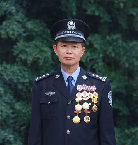 点赞退休民警杨顺德入选6月助人为乐中国好人榜需要您的点赞与支持