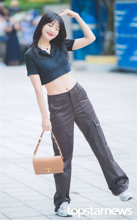 Ide Padu Padan Cargo Pants Cewek Ala Idol Kpop Trendi Abis