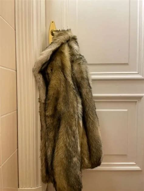 How To Get The Mob Wife Aesthetic With Faux Fur Coats In 2024 Nyc