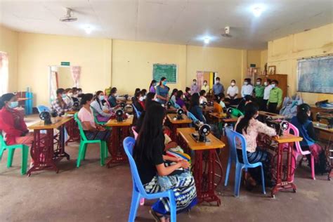 မိုးနဲမြို့နယ်၌ အသက်မွေးဝမ်းကျောင်းအထောက်အကူပြု အဆင့်မြင့်အပ်ချုပ်စက်သင