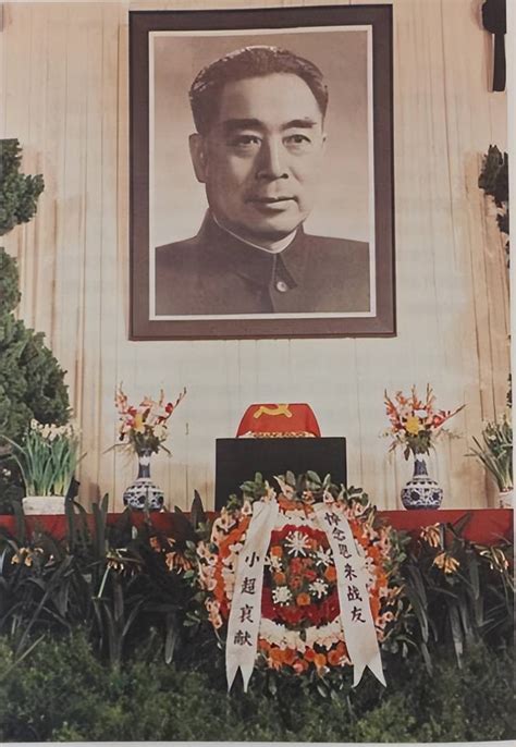 高清老照片，还原周总理去世现场，场面感人