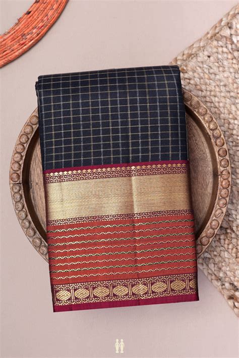 Kanchipuram Silk Saree In Emerald Green With Checks Design