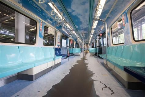女友穿內衣搭捷運被攔！乘客看款式吵翻