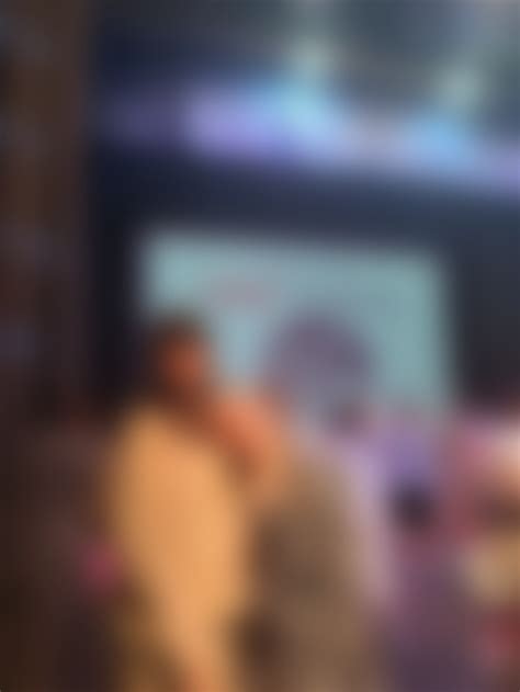 С днем рождения мамочка Хочется в этот день пожелать тебе крепкого здоровья женского счастья