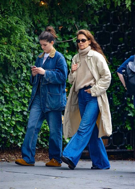 Suri Cruise Lần đầu Lộ Diện Sau ồn ào Bỏ Họ Bố