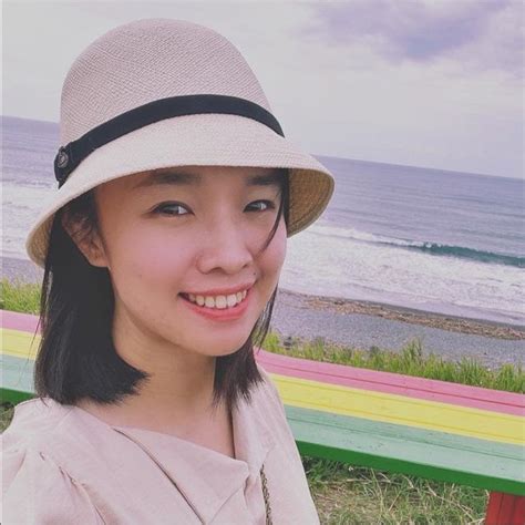 何佳佳 Wen 10 21 • Threads Say More