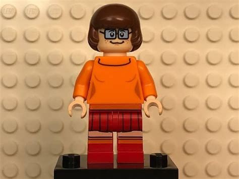 Lego Scooby Doo Velma Minifigure From Set 75904 Hobbies And Toys Toys