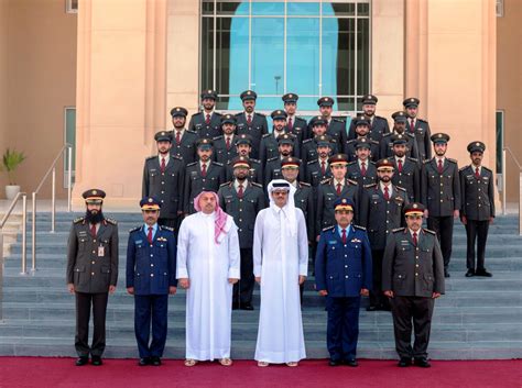 صاحب السمو يزور قيادة قوات الدفاع الجوي الأميري القطري