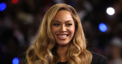 Beyoncé Officially Endorses Kamala Harris ‘its Time For America To
