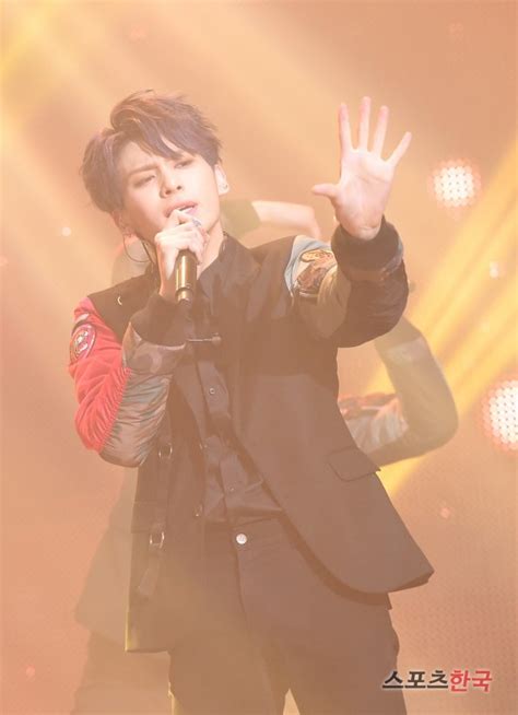 Sf9 태양 폭발적인 가창력 무대 압도