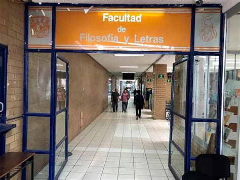 Un Hombre Grabó A Una Persona Dentro Del Baño De La Facultad De