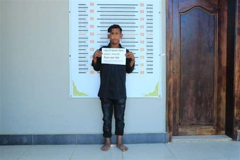 កម្លាំងកងរាជអាវុធហត្ថបញ្ជូនជនសង្ស័យម្នាក់ពាក់ព័ន្ធករណីលួចម៉ូតូទៅសាលាដំបូងខេត្ត សារព័ត៌មាន នគរវត្ត