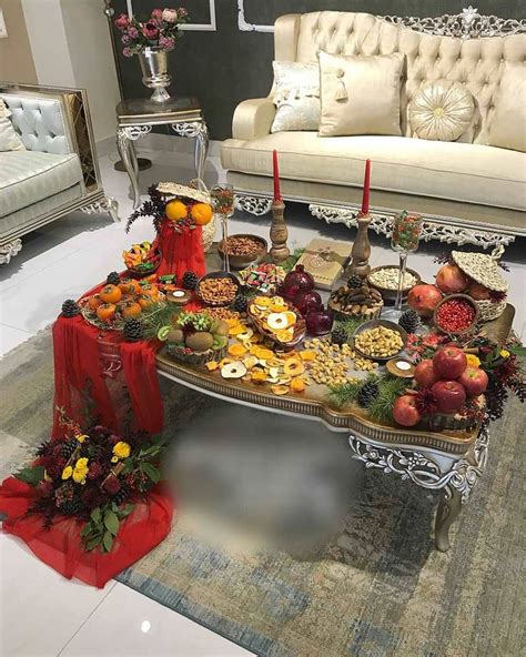 تصاویر مدل های چیدمان میز و سفره یلدایی ۱۴۰۲ تزیین میوه و خوراکی شب چله