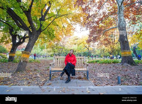 Beijing China November 4 2022 The Lady In Red At The Temple Of