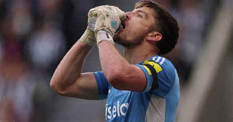 Con La Mano Y Desde 60 Metros La Fabulosa Asistencia Del Arquero Del Newcastle En La Victoria