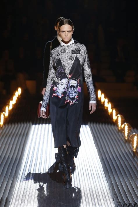 米蘭直擊／prada微光中耍浪漫 「玫瑰花束」穿上身 Et Fashion Ettoday新聞雲