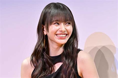 山本舞香、gユニ大胆へそ出しコーデ 肩チラリ絶妙な着こなしに「天使にしか見えない」 Encount