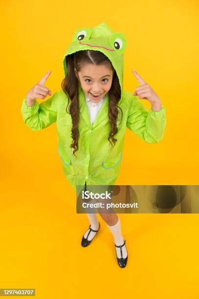 우천 액세서리는 비오는 가을날을 쾌적하게 만듭니다 방수 액세서리 아이 소녀 행복 착용 비옷 귀여운 비옷 아이들이 좋아할 것입니다 개구리 스타일 여학생 후드 비옷 은 가을