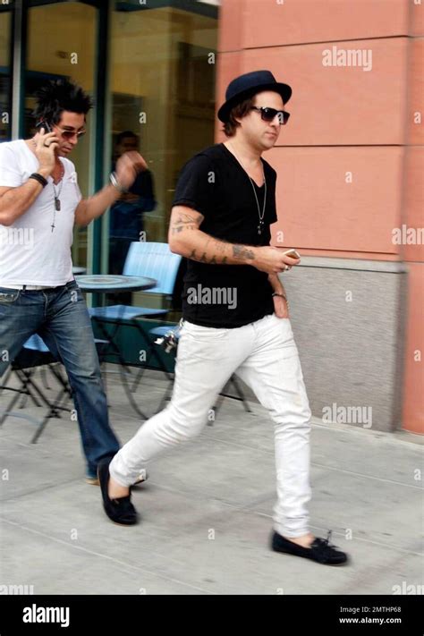 Singer Ryan Cabrera Strolls On Bedford Drive While Out And About In Beverly Hills Ca 11 18