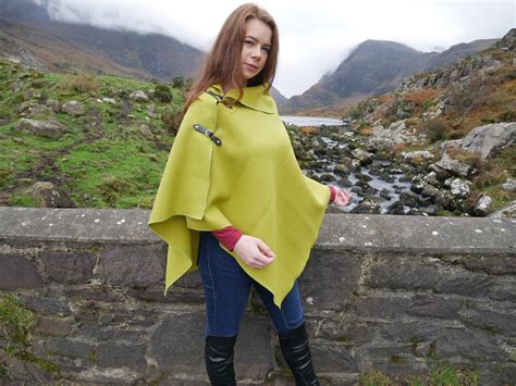 Versatile In Irish Tweed Poncho Cape Shawl Lime Green Wool With Buckles Ready