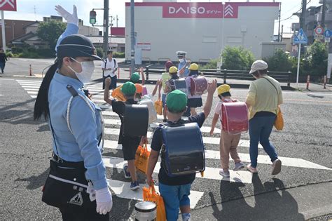 児童通学路で安全指導 長田東小周辺、静岡南署など｜あなたの静岡新聞