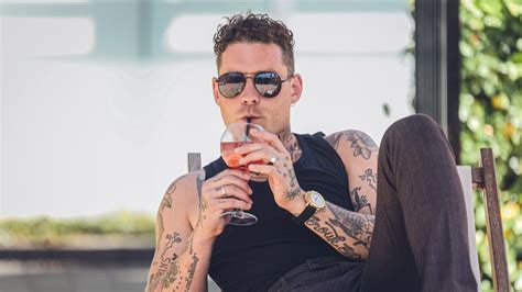 Johan Derksen De Kinderen Van Douwe Bob Komen Heel Veel Tekort Door De Escapades Van Geile