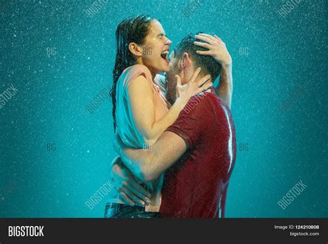 Kissing In The Rain