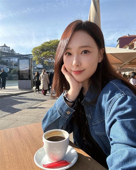 當初還是高中生時，就一個人從台灣到加拿大留學，剛來時對一切都很陌生，但也很快被這裡的自由和開放氛圍所吸引🤣完成高中學業後順利考進美國的大學，學了自己喜歡的專業，畢業後覺得美國的發展機會不錯，就