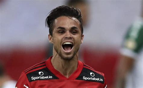 R 1 2 milhão de salário contrato até 2026 Michael causa reviravolta