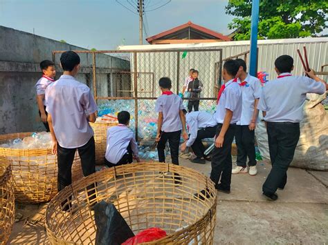 ໂຮງຮຽນ ຮຸ່ງເຮືອງ Added A New Photo — At ໂຮງຮຽນ ຮຸ່ງເຮືອງ