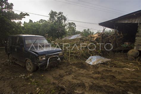 DAMPAK BANJIR BANDANG DI HANTAKAN KALSEL ANTARA Foto