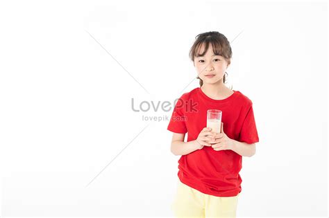 우유를 마시는 소녀 사진 무료 다운로드 Lovepik