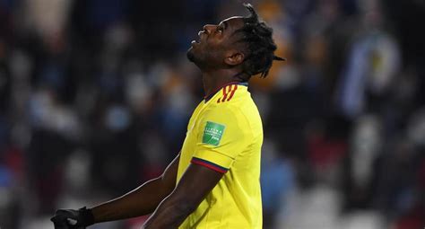 Duván Zapata En Colombia Vs Uruguay El Respaldo De Cuadrado Al
