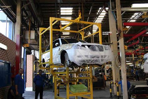 مراسم خروج خودروهای سمند و پژو 405 از خط تولید ایران خودرو فیلم