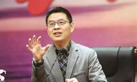 郦波书读得越慢心灵才会越丰富 江苏发展大会