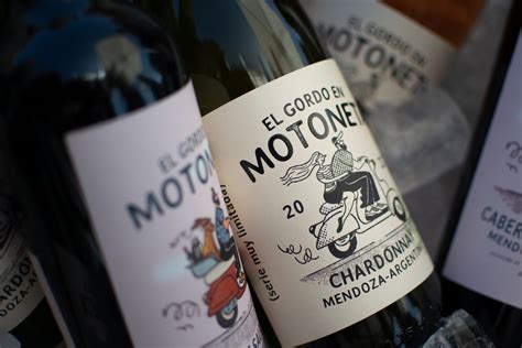 El Gordo En Motoneta La Peculiar Aventura De Dos Amantes Del Vino