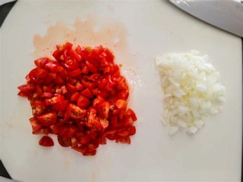 Cherry Tomato Salsa 4 Ingredients 10 Minutes Zonas Lazy Recipes