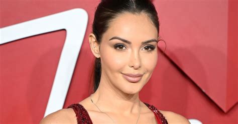 Photo Nabilla Plus Sensuelle Que Jamais Elle Adopte Le Corset En Cuir Dans Un Look Tendance