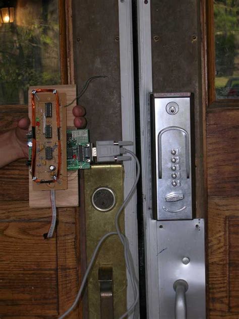 Rfid Système De Sécurité à Laide De Microcontrôleur Atmega32