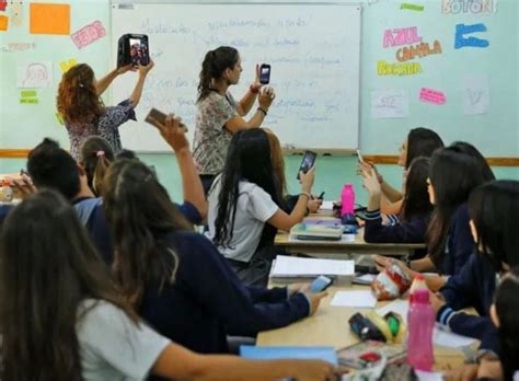 La prohibición del uso del celular en las escuelas generó fuertes contrapuntos