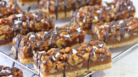 طرز تهیه شیرینی گردویی کاراملی کارامل گردو مجله اکالا