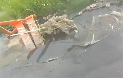 Esgoto Estourado Há Mais De Mês Revolta Moradores Do Bairro João De