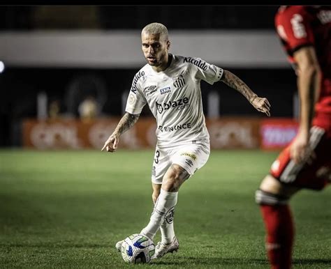 Lucas Lima Supera Desconfiança E Se Torna Segundo Jogador Do Santos Com