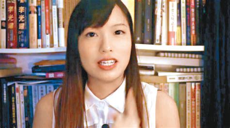 政情：自嘲就破產 游蕙禎疑拍片撲水還債 東方日報
