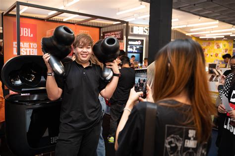 เปดตวสนคา JBL Tour Series หฟงรนเรอธงลาสดจาก JBL พรอมสมผสประสบการณการใชงานจรงท