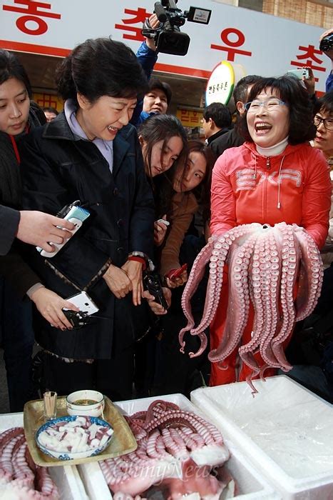 박근혜 새누리당 대선후보가 23일 오후 경북 안동 신시 오마이포토